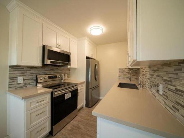 2 Br, 1 bath, Apartment 1695 Whitwood Ln
