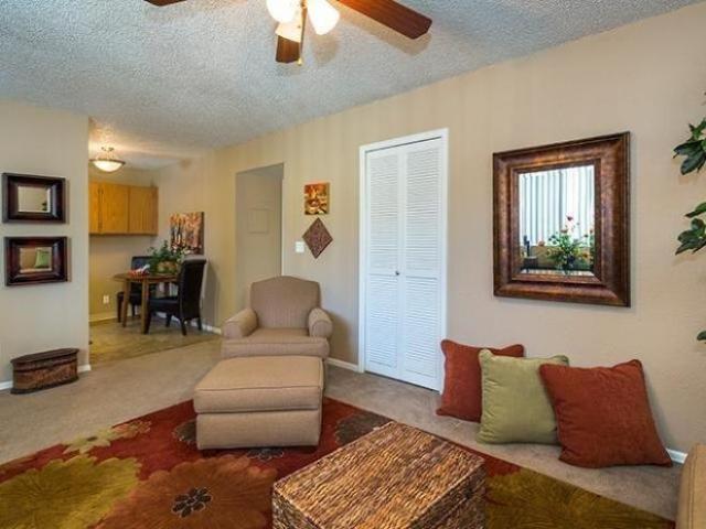 2 Br, 1 bath, Apartment 1698 Lenmar Drive