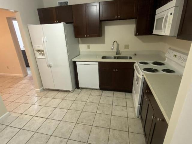 2 Br, 1 bath, Apartment 169 Briarfield Ave