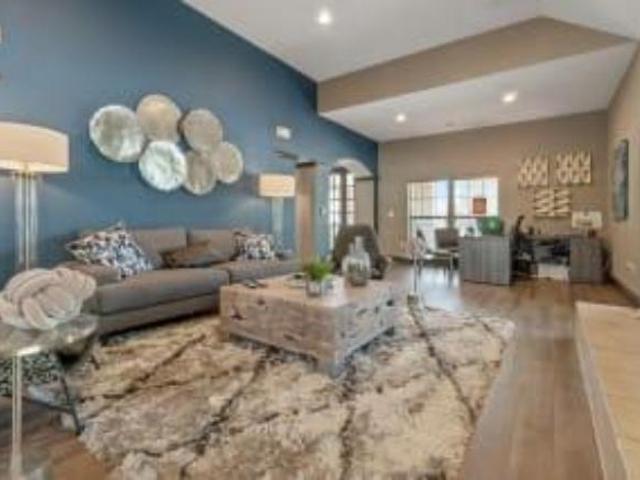 2 Br, 1 bath, Apartment 1600 Cooks Ln