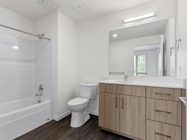 2 Br, 1 bath, Apartment 16025 SE Stark St