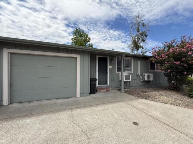2 Br, 1 bath, Apartment 1608 Leonard Road
