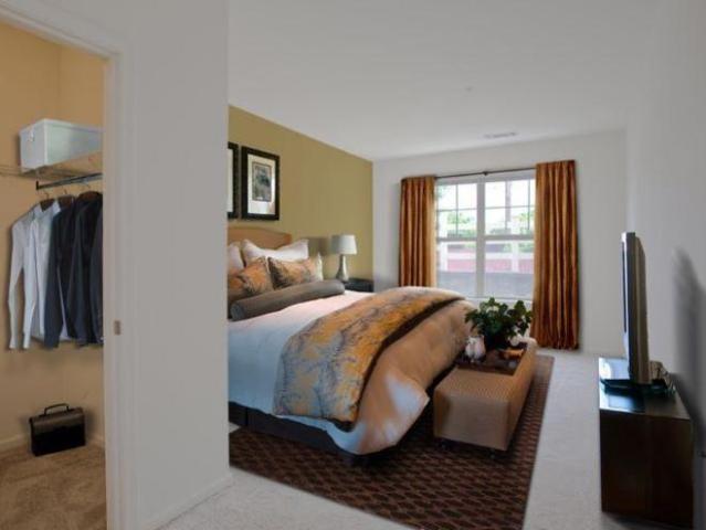 2 Br, 1 bath, Apartment 160 Boylston Street