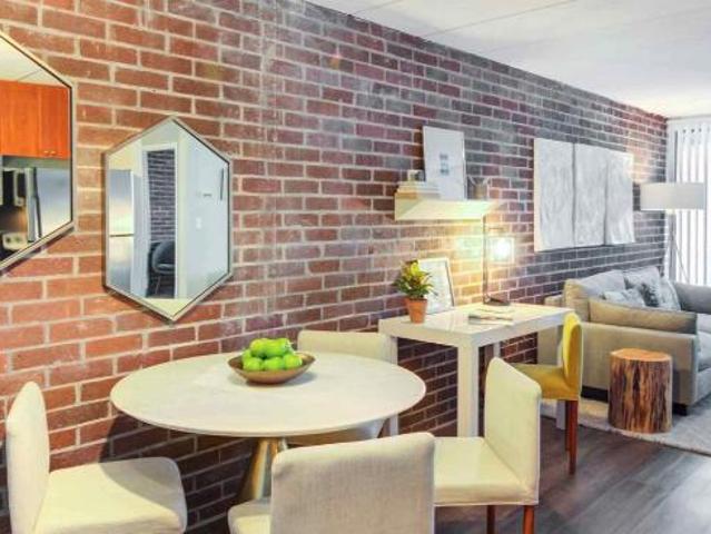 2 Br, 1 bath, Apartment 1610 Worcester Road