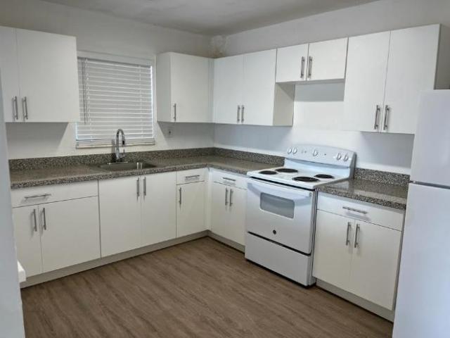 2 Br, 1 bath, Apartment 16117 16135 Northeast 19th Court
