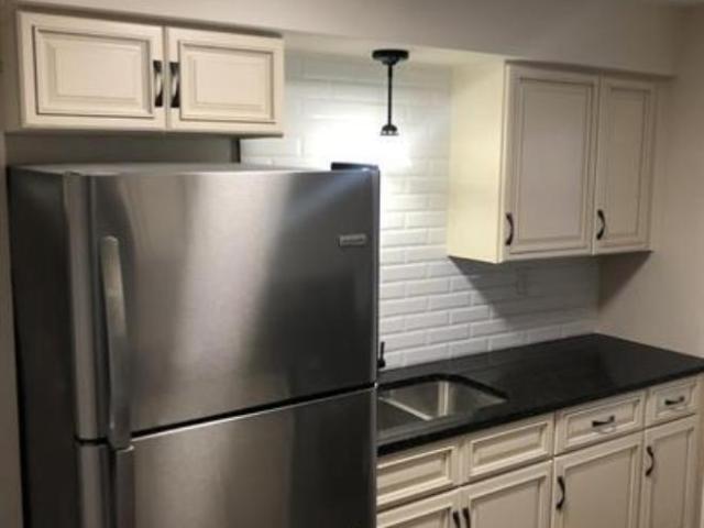 2 Br, 1 bath, Apartment 161 Hollywood Boulevard