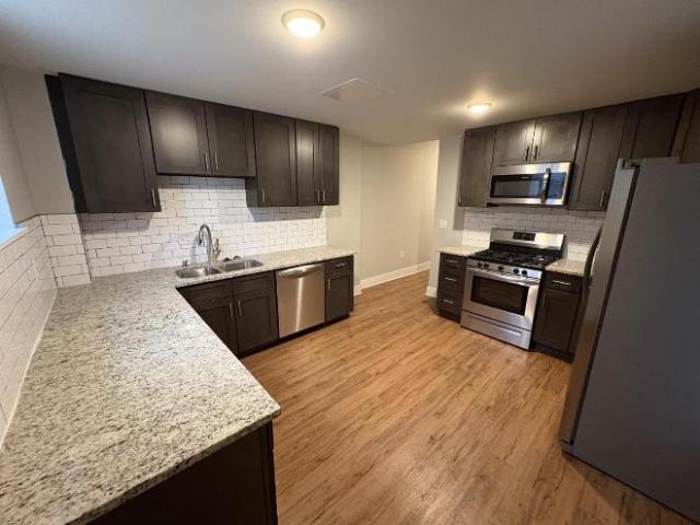 2 Br, 1 bath, Apartment 1621 Oak St