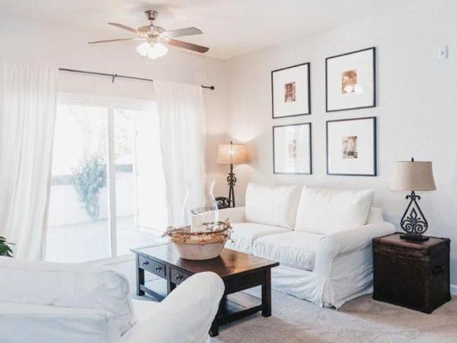 2 Br, 1 bath, Apartment 16220 N 7th St