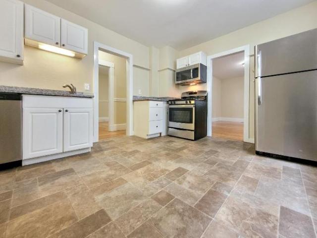 2 Br, 1 bath, Apartment 163 Hichborn St