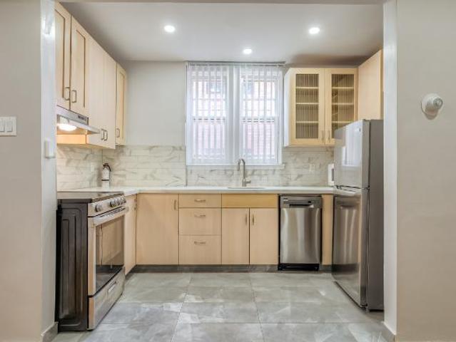 2 Br, 1 bath, Apartment 16 Acacia Road