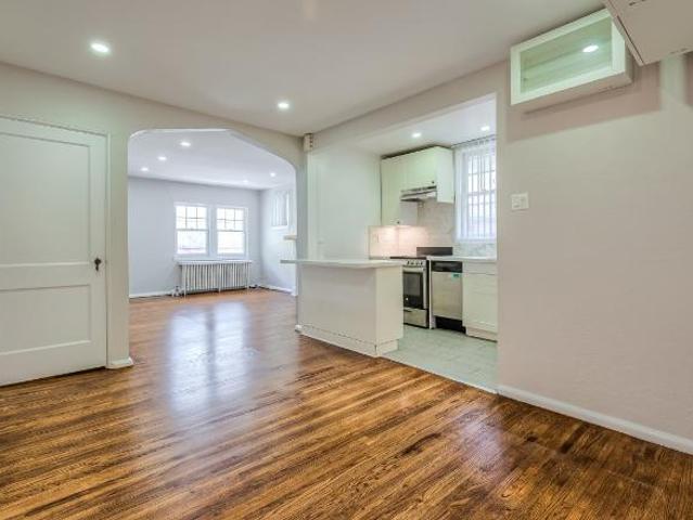 2 Br, 1 bath, Apartment 16 Acacia Road