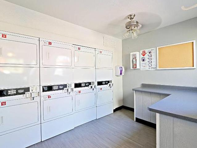 2 Br, 1 bath, Apartment 1750 South Price Road