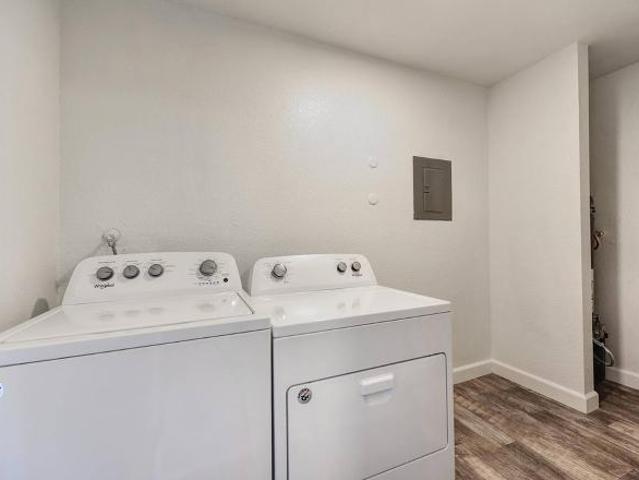 2 Br, 1 bath, Apartment 1701 S Mills Ave