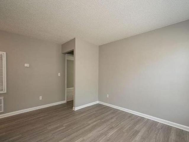 2 Br, 1 bath, Apartment 1718 Palmer St