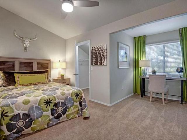 2 Br, 1 bath, Apartment 17212 N Scottsdale Rd