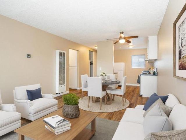 2 Br, 1 bath, Apartment 1737 6th St