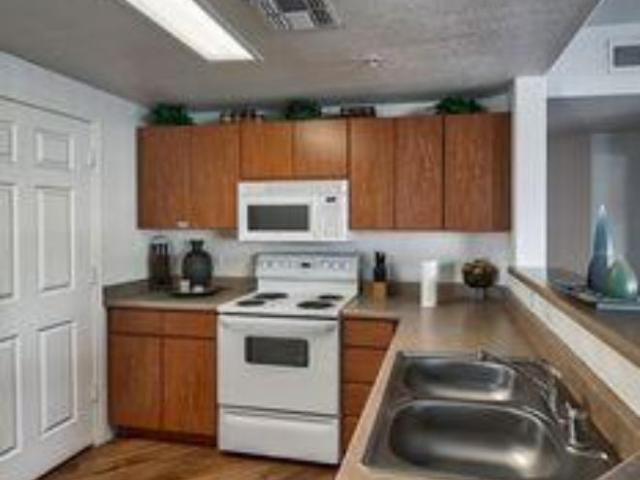 2 Br, 1 bath, Apartment 1737 N Central Ave