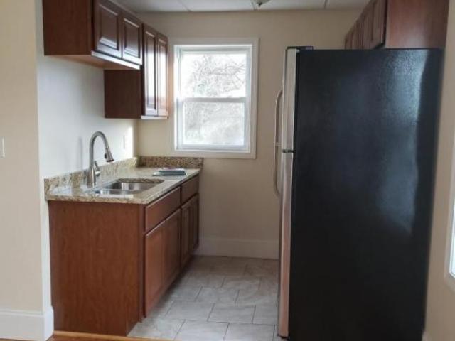 2 Br, 1 bath, Apartment 17 Emerson St