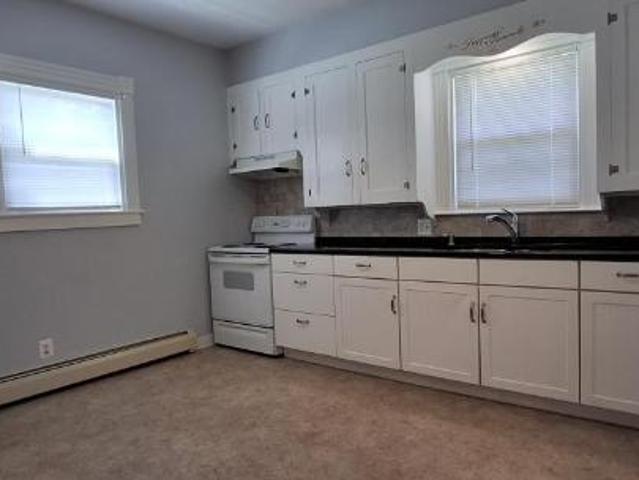 2 Br, 1 bath, Apartment 17 Middleboro Rd