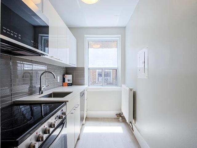 2 Br, 1 bath, Apartment 17 Raglan