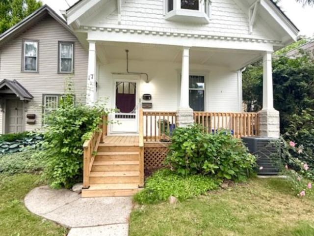 2 Br, 1 bath, Apartment 17 Thornton Avenue