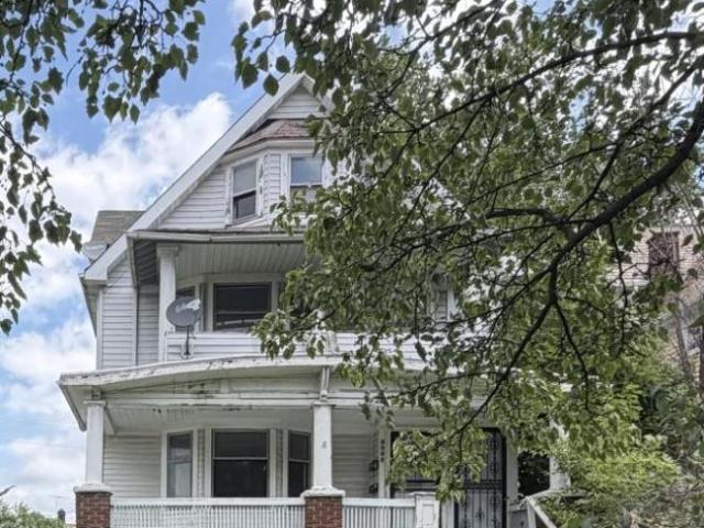 2 Br, 1 bath, Apartment 1853 Mannering Rd