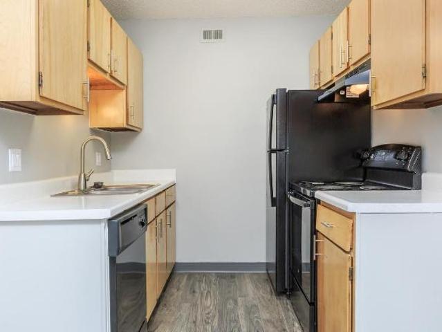 2 Br, 1 bath, Apartment 1803 Prairie Rd