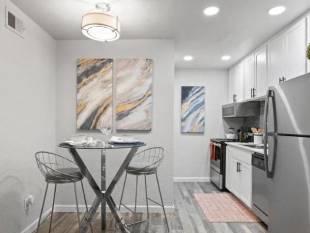 2 Br, 1 bath, Apartment 1800 E Covina St