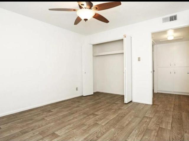 2 Br, 1 bath, Apartment 1801 S Cutler Dr