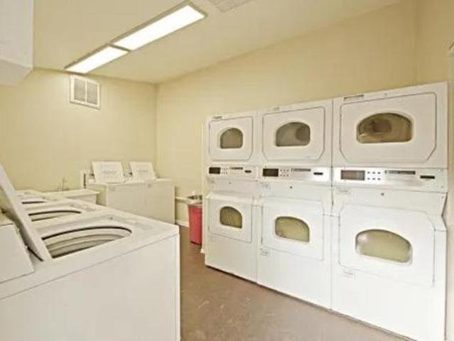 2 Br, 1 bath, Apartment 1805 W Cortez St