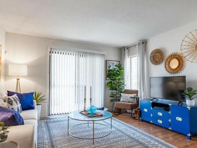 2 Br, 1 bath, Apartment 1811 Sibley Rd