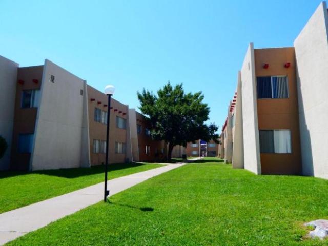 2 Br, 1 bath, Apartment 1812 Indian School Rd NW