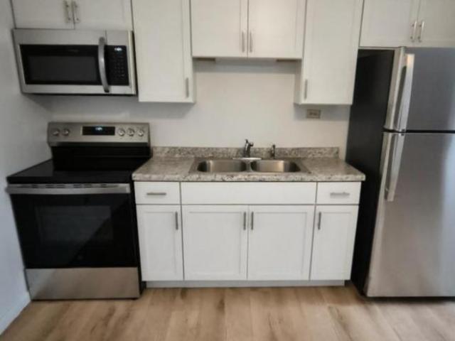 2 Br, 1 bath, Apartment 1825 Austin Avenue