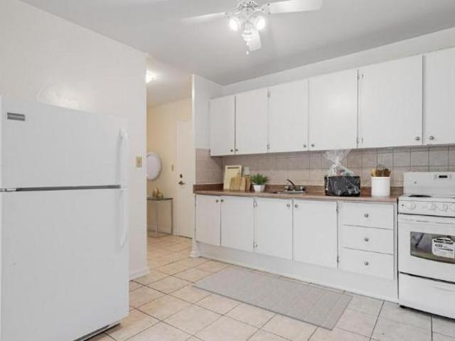 2 Br, 1 bath, Apartment 18 Seeley Dr