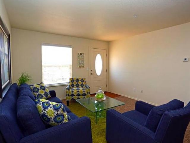 2 Br, 1 bath, Apartment 19501 N Pennsylvania Ave