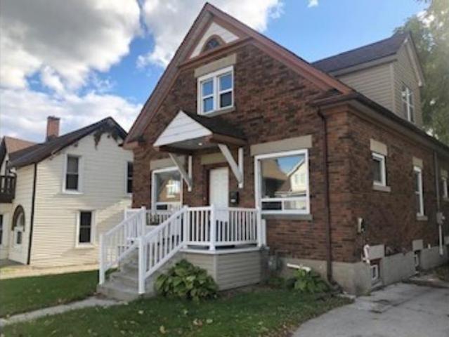 2 Br, 1 bath, Apartment 195 Courtland Avenue East