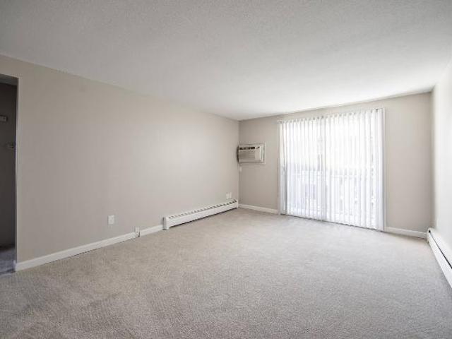 2 Br, 1 bath, Apartment 1982 1990 Middlesex Street
