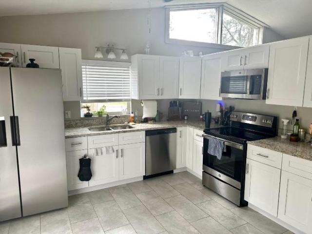 2 Br, 1 bath, Apartment 1903 Wizard Court