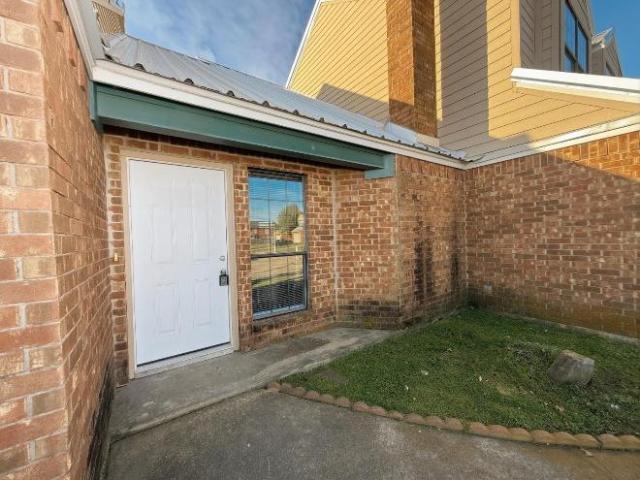 2 Br, 1 bath, Apartment 1900 West Taylor Street