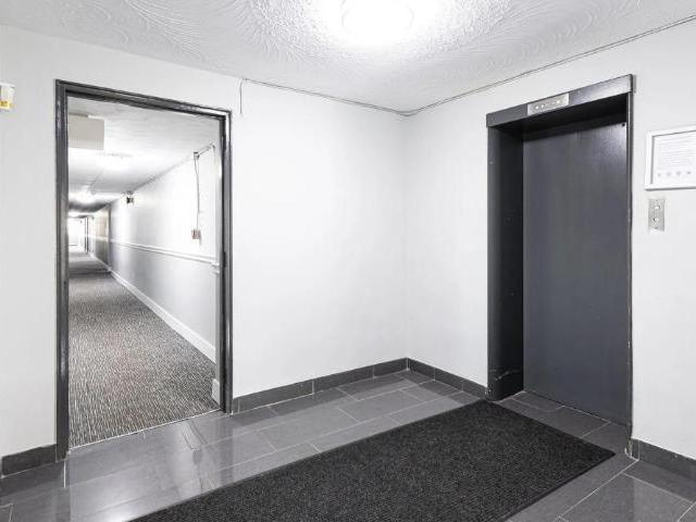 2 Br, 1 bath, Apartment 191 Silvercreek Parkway S