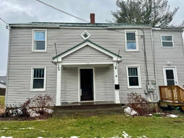 2 Br, 1 bath, Apartment 19 Sterling St