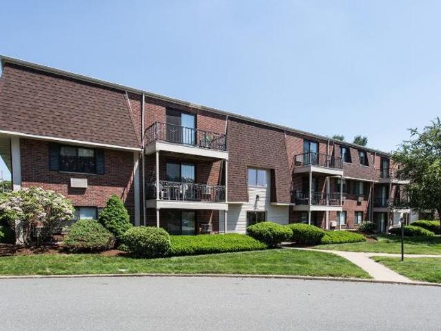 2 Br, 1 bath, Apartment 1 12 Pheasant Cir