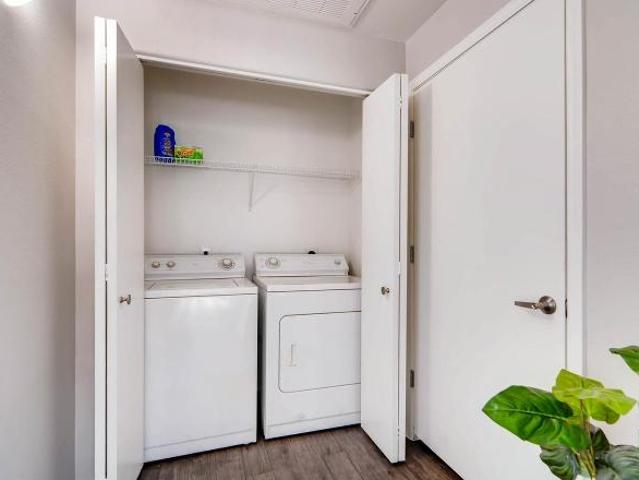 2 Br, 1 bath, Apartment 20401 N 19th Ave