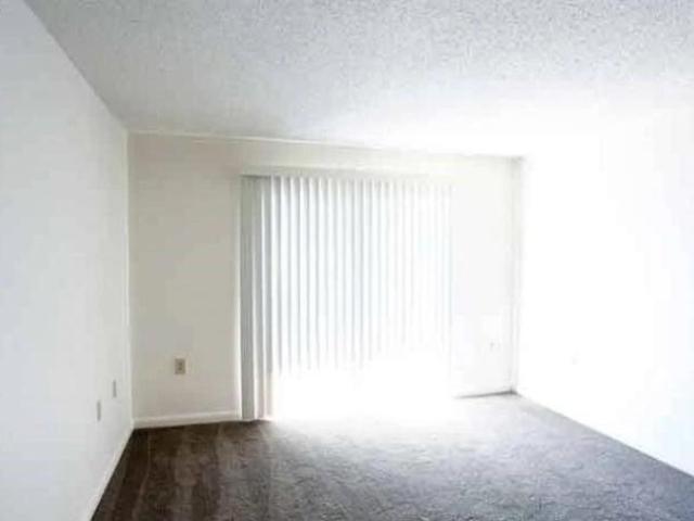 2 Br, 1 bath, Apartment 2070 Breckenridge Rd