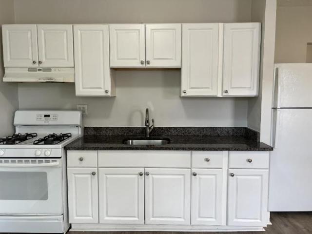 2 Br, 1 bath, Apartment 207 Broadway