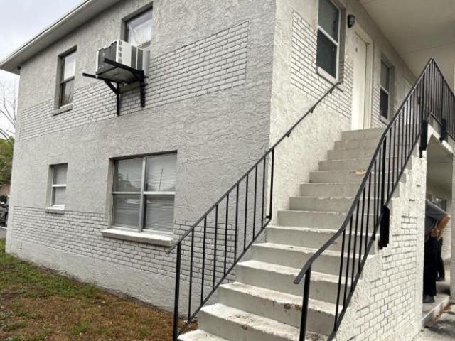 2 Br, 1 bath, Apartment 2000 West Jackson Street