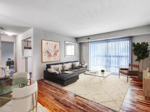 2 Br, 1 bath, Apartment 2008 Woodlawn Drive