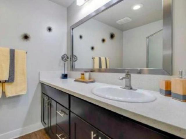 2 Br, 1 bath, Apartment 200 North Grand Avenue