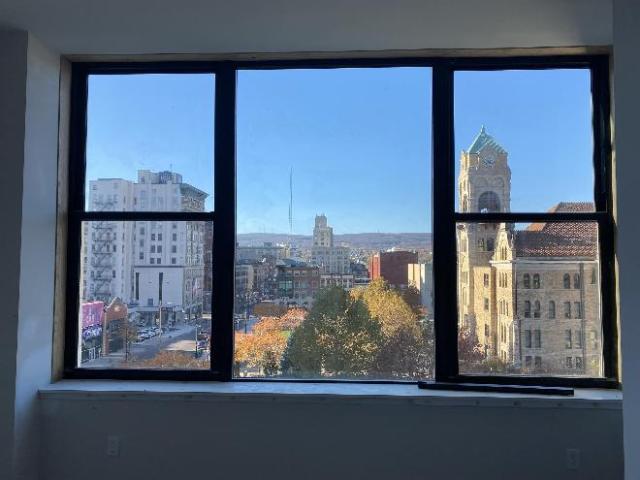 2 Br, 1 bath, Apartment 200 Adams Ave
