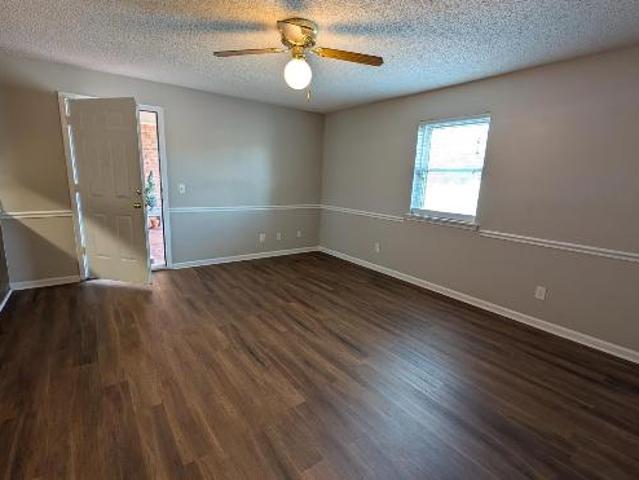 2 Br, 1 bath, Apartment 2013 2nd Loop Rd